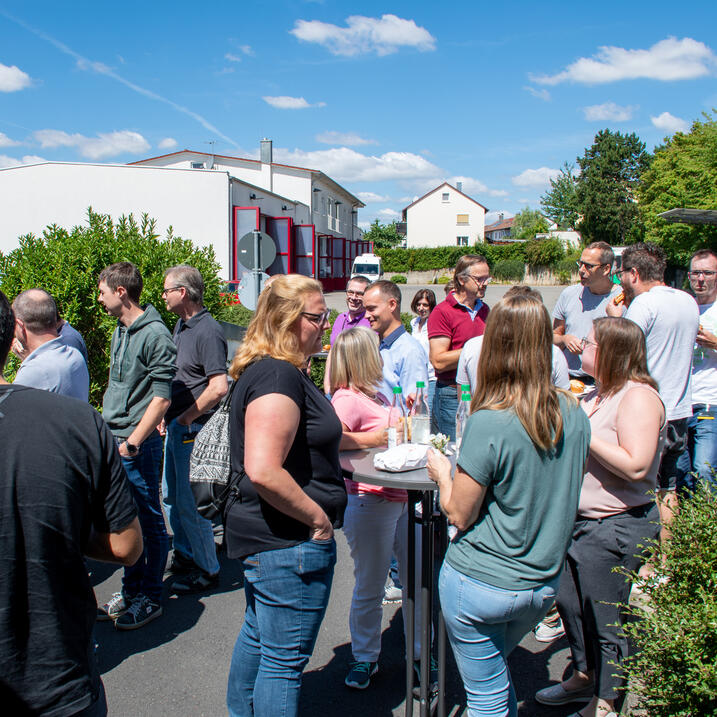 MIWE Azubis grillen für einen guten Zweck